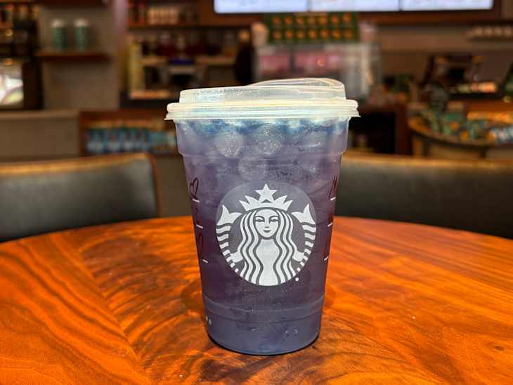 I Tried Starbucks' New Blue Coconut Refresher (Honest Review) | Dorm ...