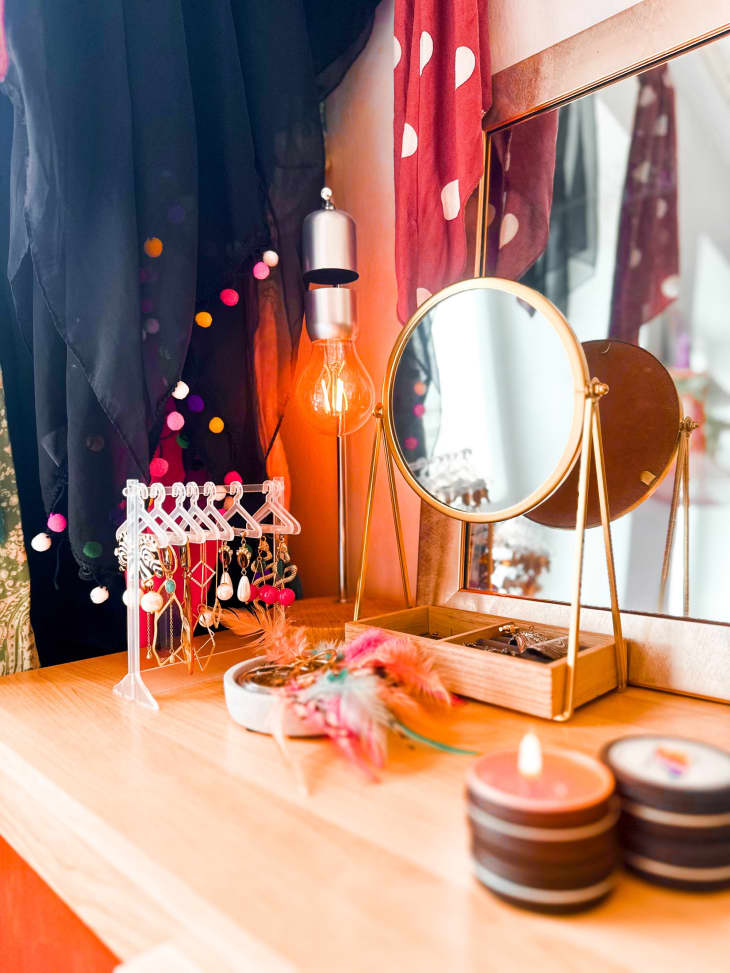 Tour a 215-Square-Foot Dorm Room With Smart Small Space Ideas ...