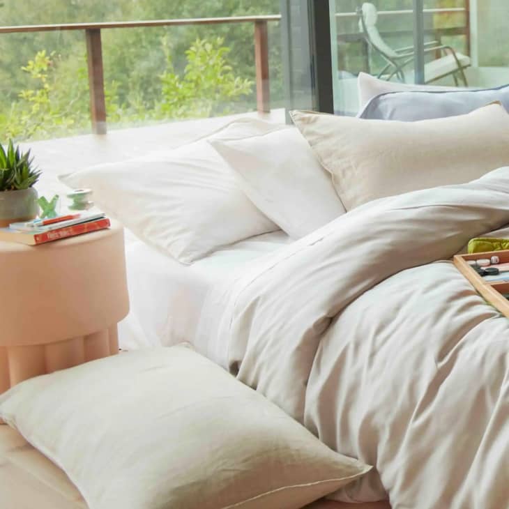 This Dorm Bed Shopping Checklist Covers It All | Dorm Therapy