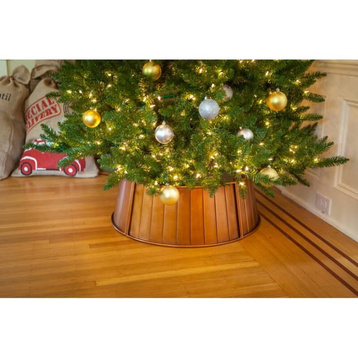 What Are Christmas Tree Collars & 15 of Our Favorite Picks | Apartment ...