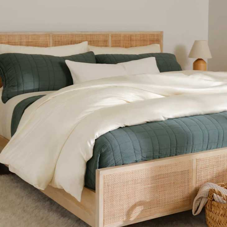 16 Best Lightweight Quilts and Comforters for 2024 | Apartment Therapy