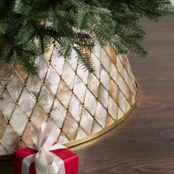 What Are Christmas Tree Collars & 17 of Our Favorite Picks | Apartment ...