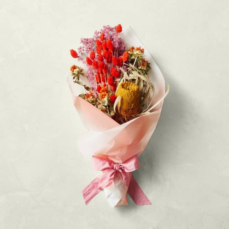 6 Best Valentine's Day Dried Flower Arrangements 2022 | Apartment Therapy