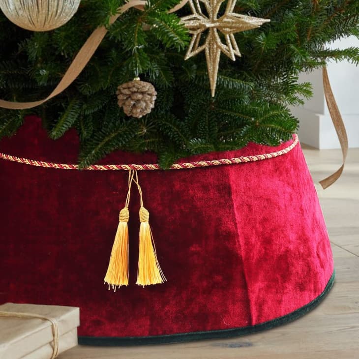 What Are Christmas Tree Collars & 17 of Our Favorite Picks | Apartment ...