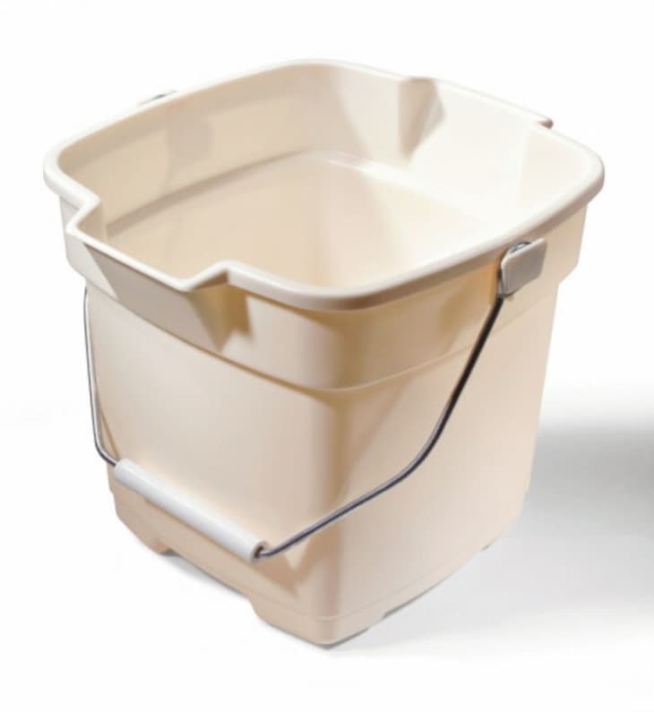 The Best Buckets for House Cleaning: 5 Important Features | Apartment ...