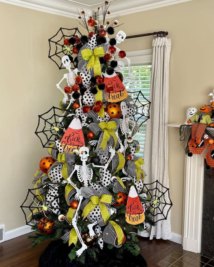 10 Spooky Halloween Tree Ideas | Apartment Therapy