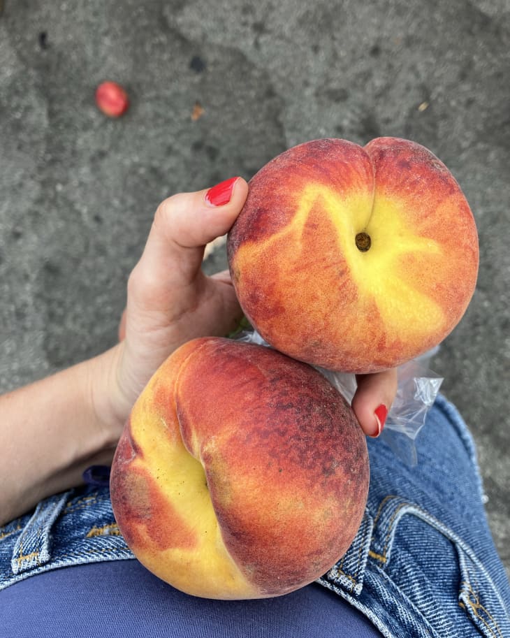 How to Pick the Best Peaches Using the “Brown Stem” Rule | The Kitchn