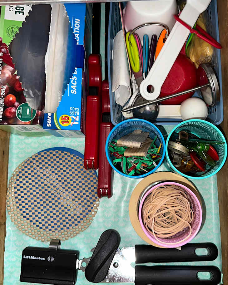 I Tried the “Didn’t Know” Rule in My Kitchen Junk Drawer | Apartment ...