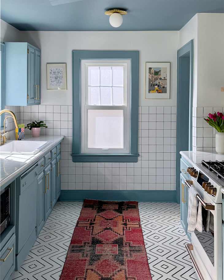 “Outdated” Oak 1980s Cabinets Get a Blue Makeover | Apartment Therapy