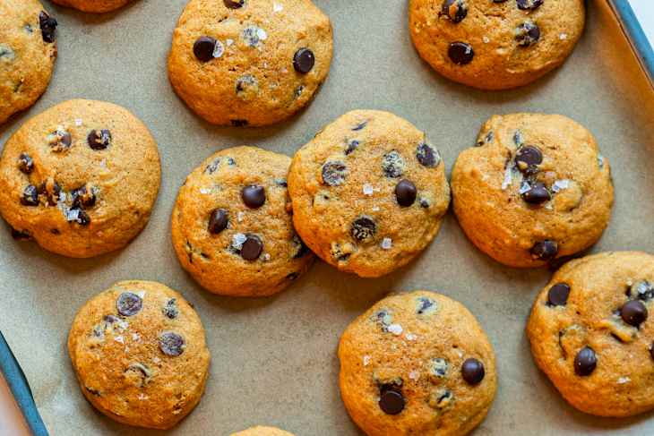 I Made Taylor Swift’s Favorite Pumpkin Chocolate Chip Cookies | The Kitchn