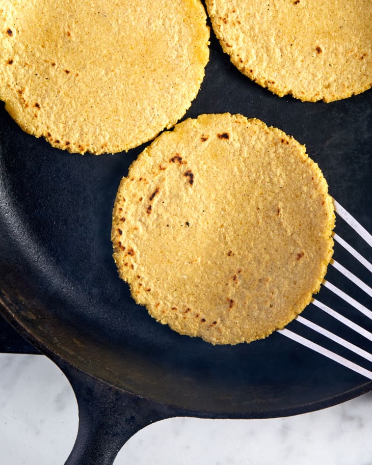 how to cook corn tortillas on stove