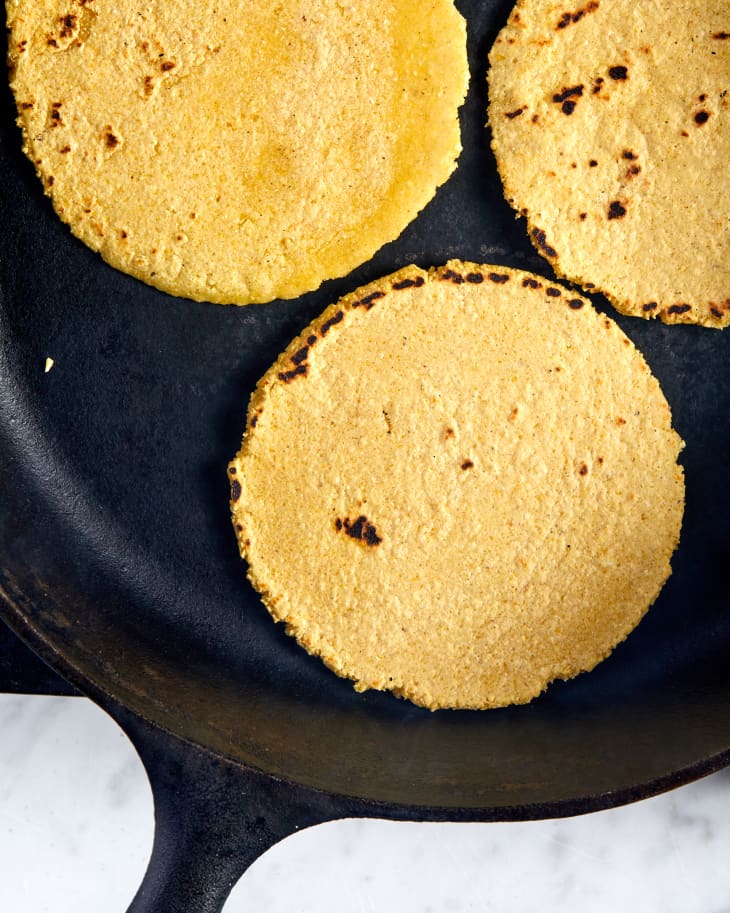 how to cook corn tortillas on stove