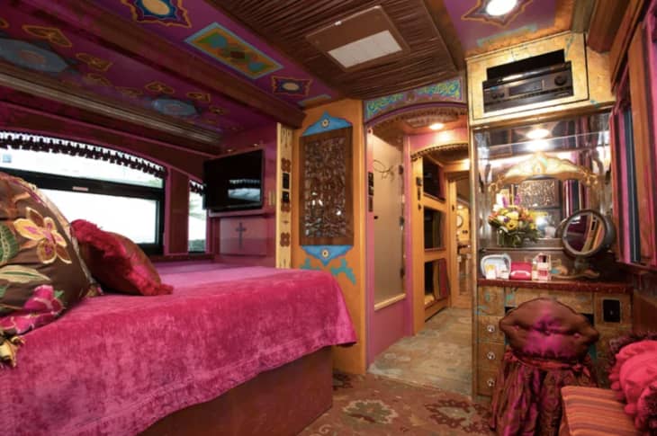 You Can Stay Inside Dolly Parton's Mega-Luxe Tour Bus — Here's How ...