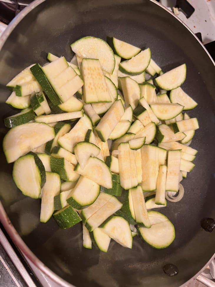 Meghan Markle's 3-Ingredient Zucchini Sauce Recipe Is What Summer's ...