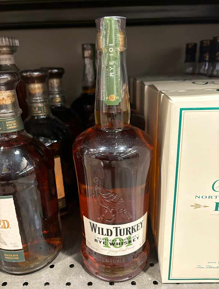 Best Whiskey for a Manhattan, According to 3 Bartenders | The Kitchn