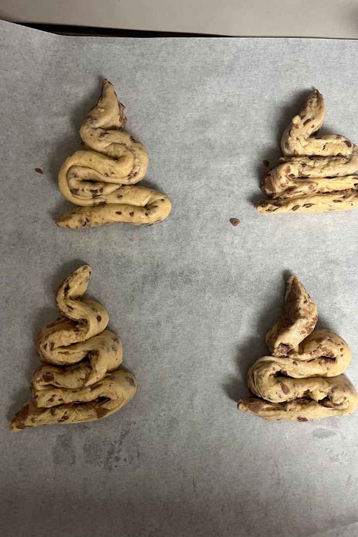 How to Make Christmas Tree Cinnamon Rolls | Dorm Therapy