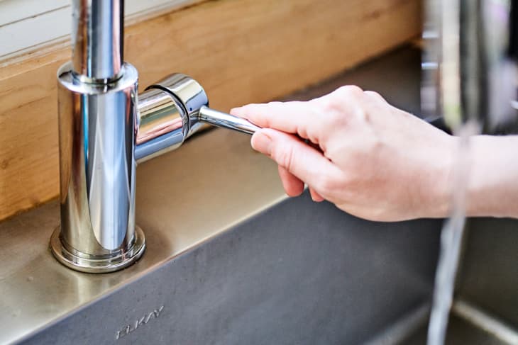 How to Unclog a Kitchen Sink, According to Master Plumbers (Step-by ...