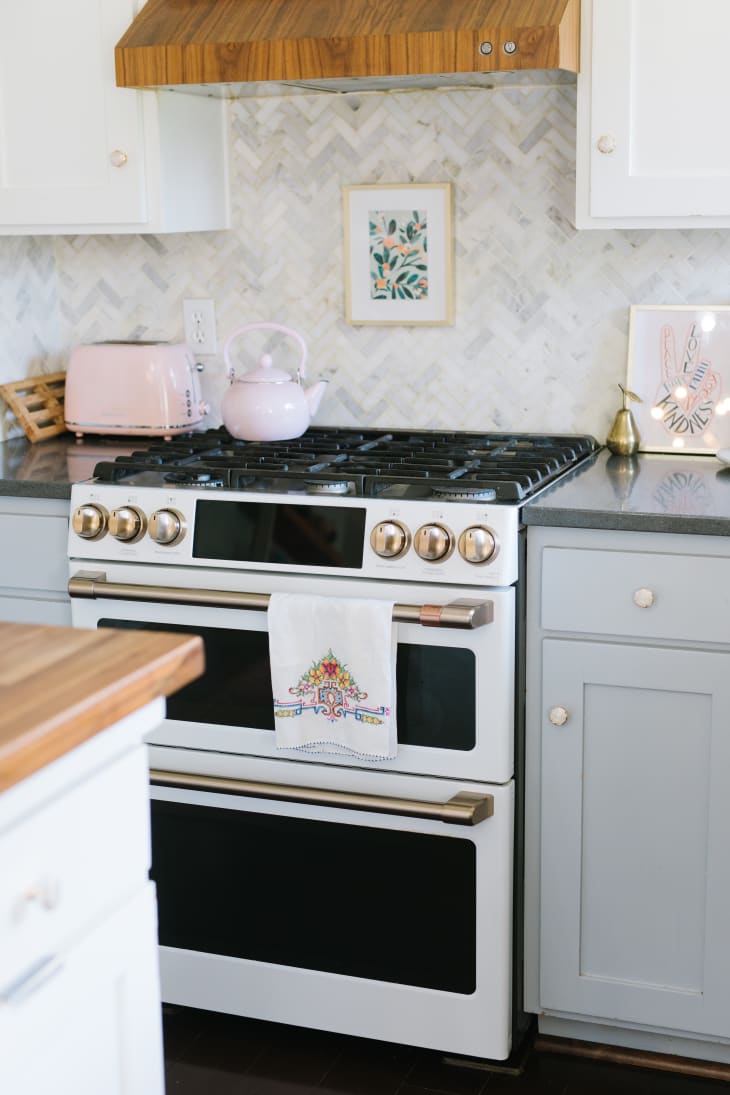 Before and After: This Family’s Dated 90s Kitchen Gets A Majorly Fresh ...