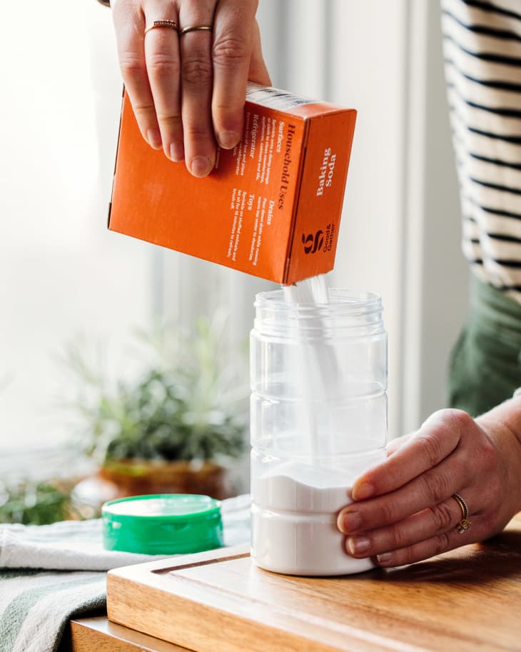 Use Empty Parmesan Cheese Container to Store Baking Soda | Apartment ...