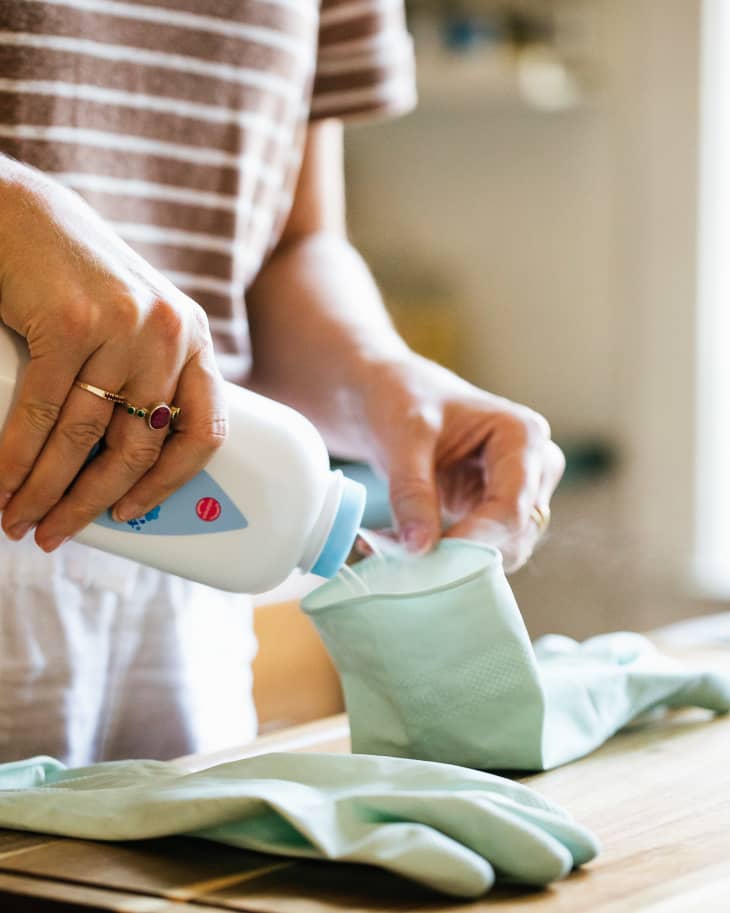 Use Baby Powder to Easily Put on Dish Gloves | The Kitchn
