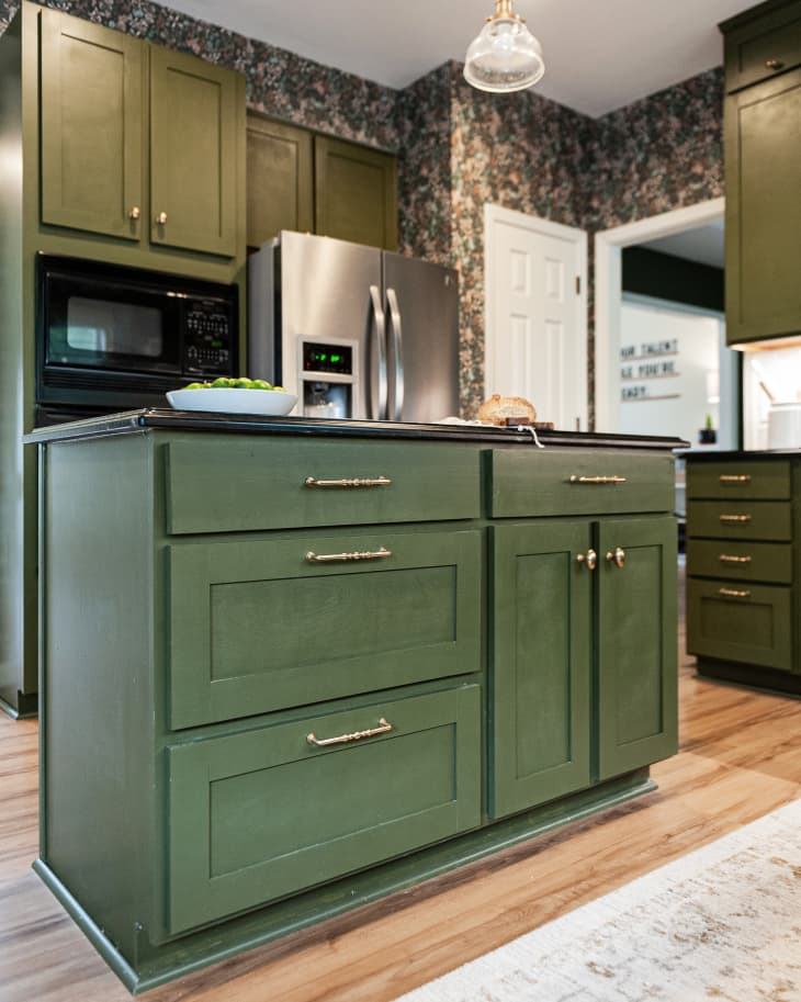 A Boring Kitchen Gets a DIY Update for Under $6,000 | Apartment Therapy