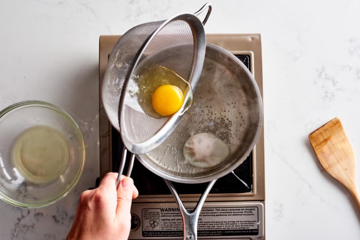 A Review of 5 Different Egg Poaching Methods | The Kitchn