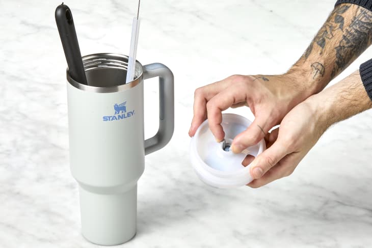 How to Clean a Stanley Tumbler (Step-by-Step Photos & Instructions ...