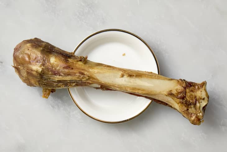 What Is on a Seder Plate? Everything to Know About the 6 Symbolic Items ...