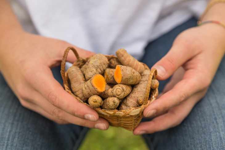 I Tried 3 Methods to Remove Turmeric Stains from Hands | The Kitchn