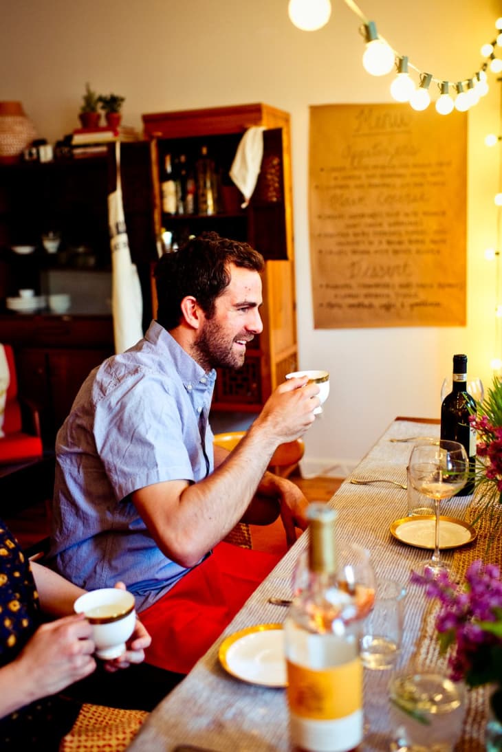 5 Ways to Be the Best Dinner Guest Ever | The Kitchn