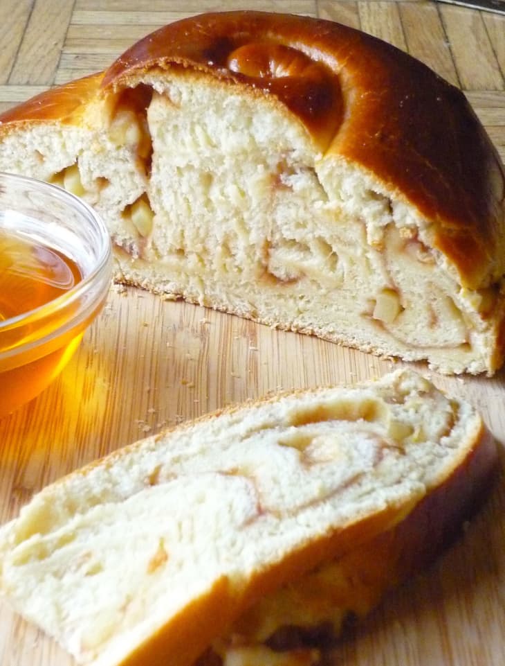 Recipe for Rosh Hashanah: Apple Butter Challah | Kitchn