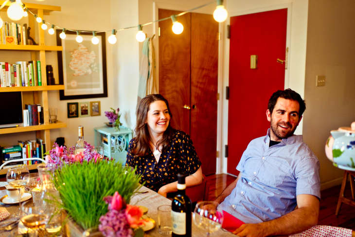 Do You Wait to Eat Until Everyone Is Served at the Dinner Table? | The ...