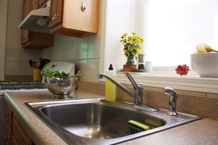 A Chicago Rental Kitchen With a Few Smart, Stylish Solutions | The Kitchn