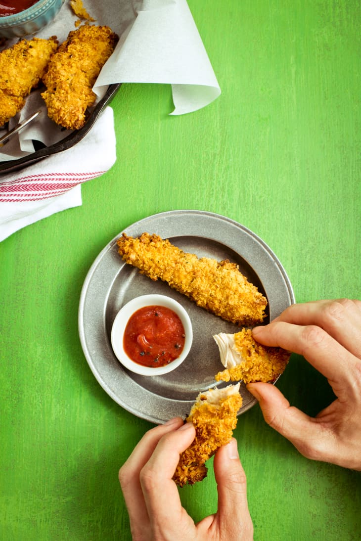 Recipe: Double-Crusted Chicken Tenders with Sriracha-Honey BBQ Sauce ...