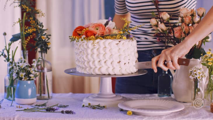 What to Know About Putting Flowers on Your Cakes | The Kitchn