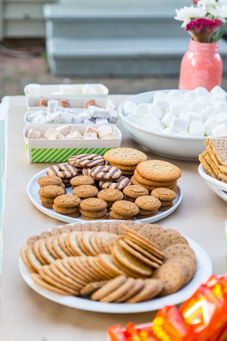 Everything You Need to Know for a Backyard S'mores Party | The Kitchn