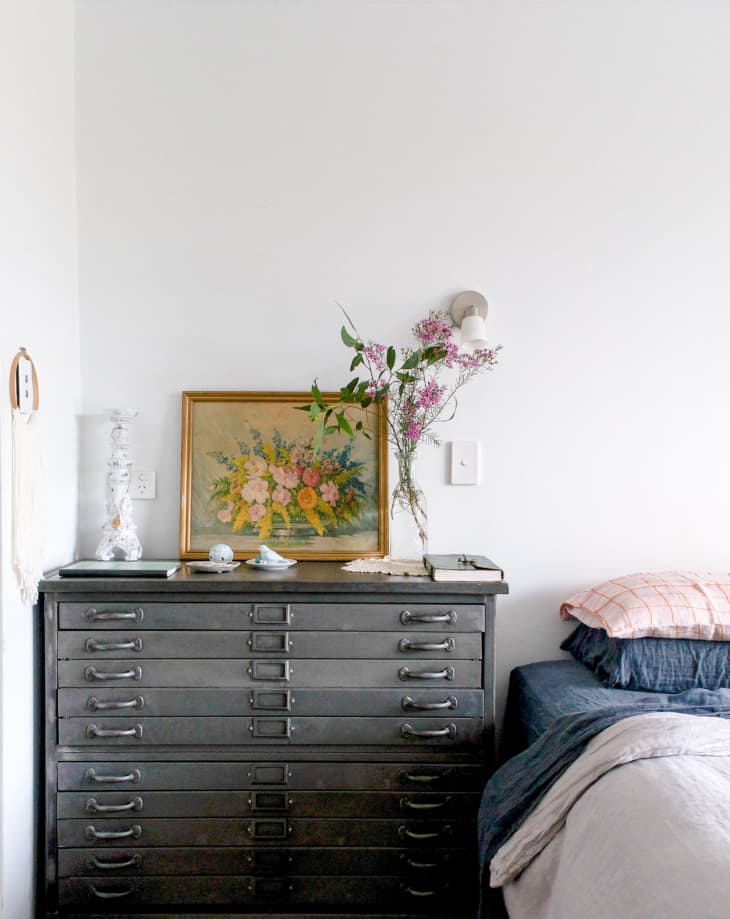 Nightstand Alternatives for Small Space Bedrooms | Apartment Therapy