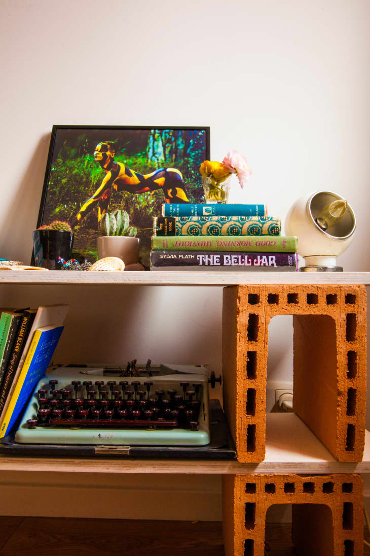How to Decorate With Typewriters - Vintage Typewriter Design Ideas ...