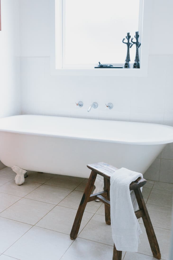 What Is a Garden Tub? Here’s What You Should Know | Apartment Therapy