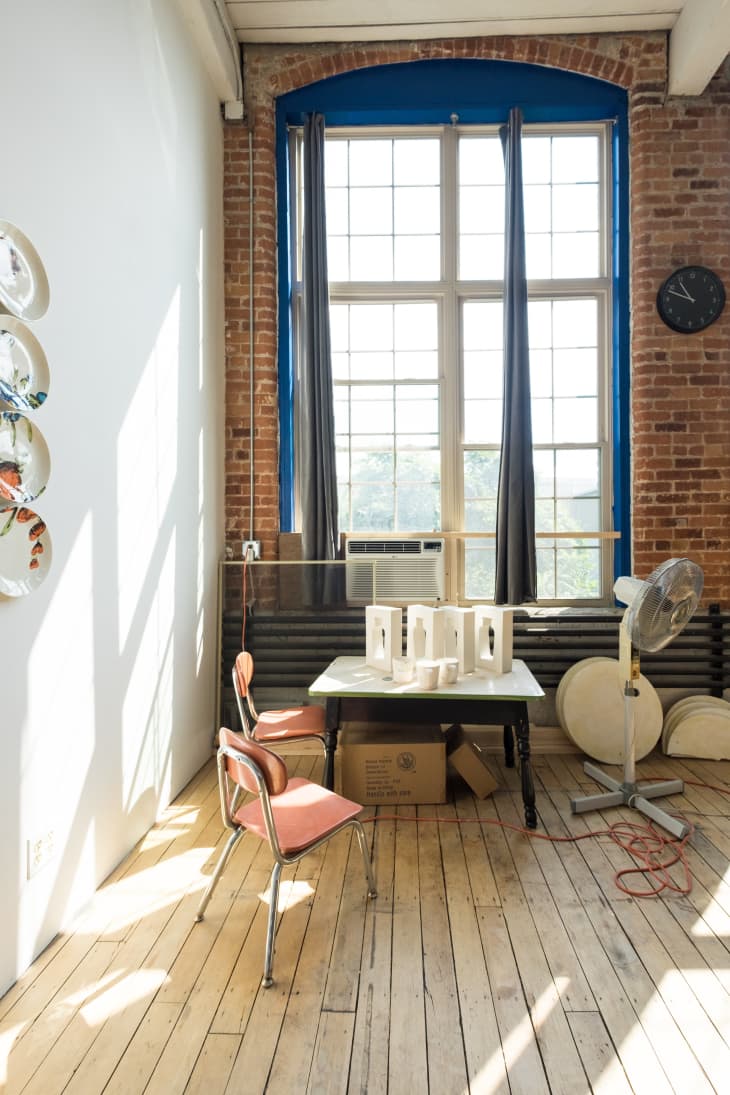 Interiors With Bright Painted Window Frames | Apartment Therapy