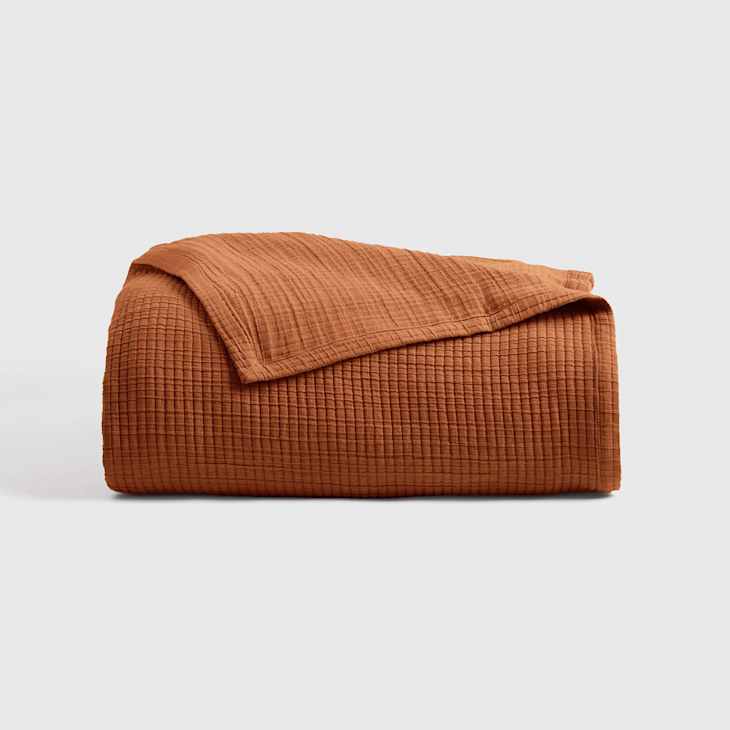 Quince's Organic Ribbed Cotton Coverlet Is My Go-To for Spring ...