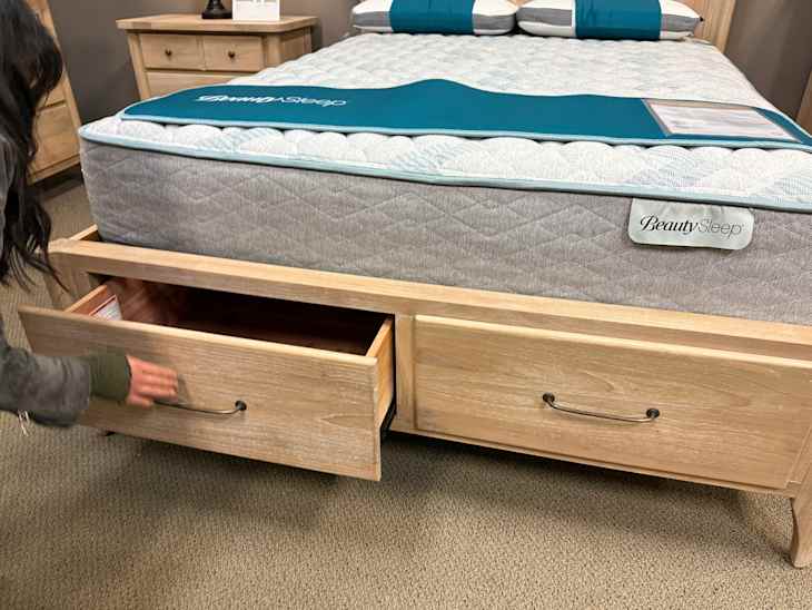 The Best Raymour & Flanigan Beds 2025 (We Tested Them All!) | Apartment ...