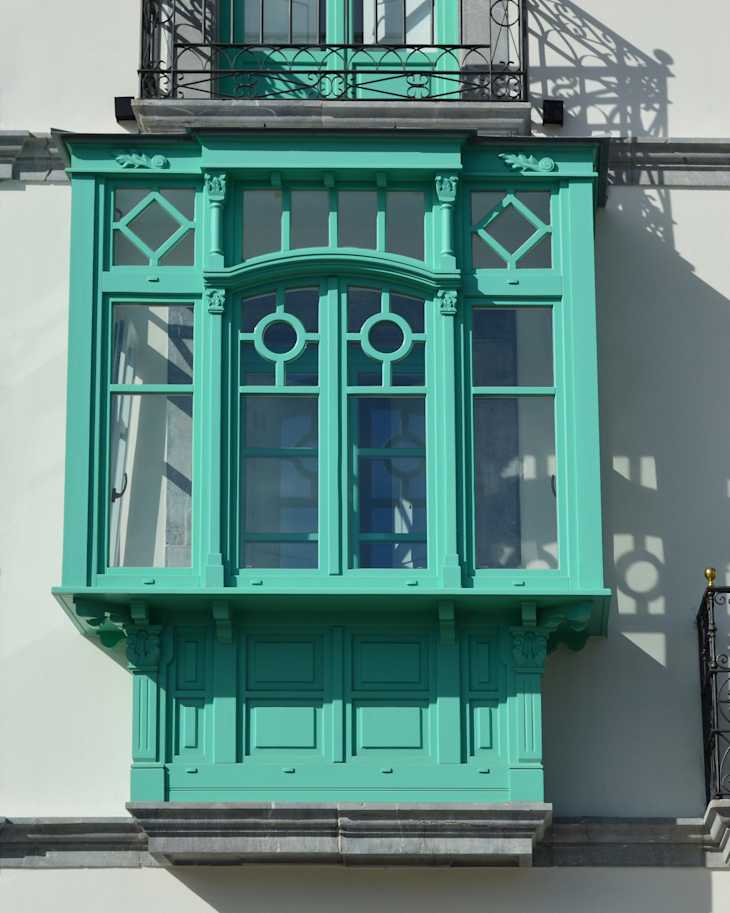 Why Every Home Should Have Oriel Windows | Apartment Therapy