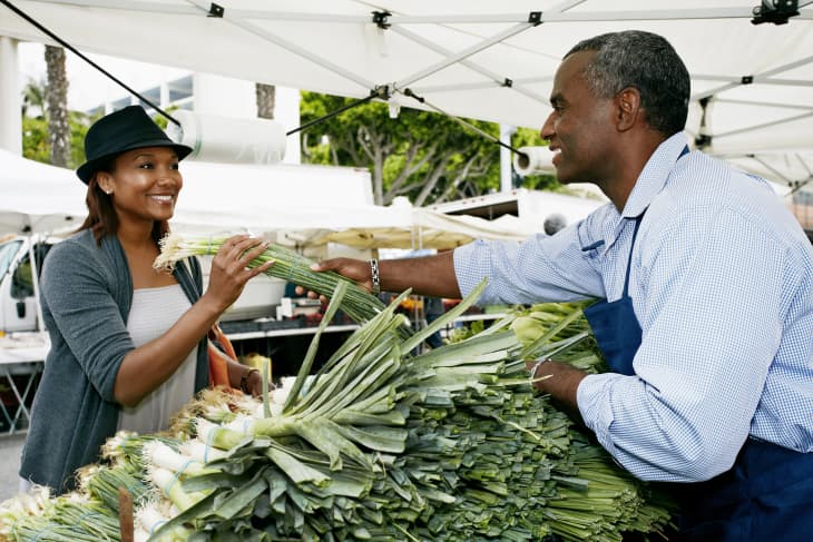 5 Things You Should Be Doing Every Time You Shop at the Farmers Market ...