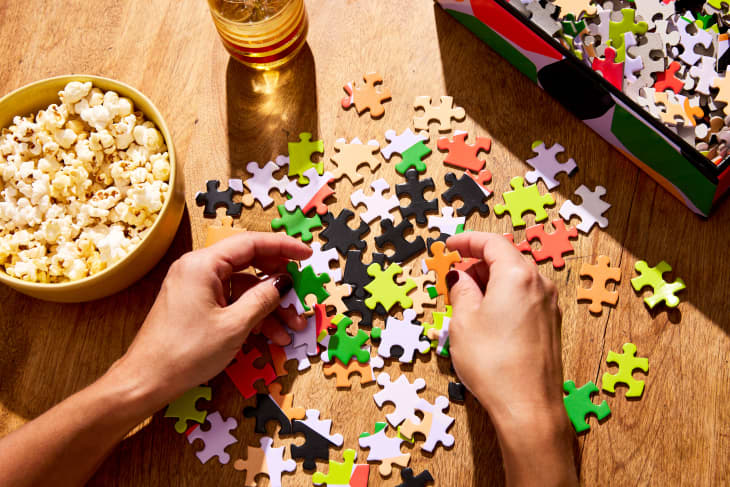 6 Easy Game Night Ideas for the Most Fun Night with Friends | Apartment ...