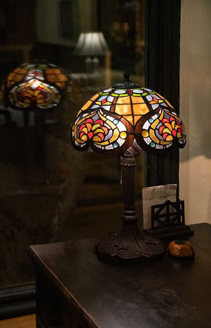Tiffany Style Lamps Are Back: Why They're Trending in 2026 | Apartment ...