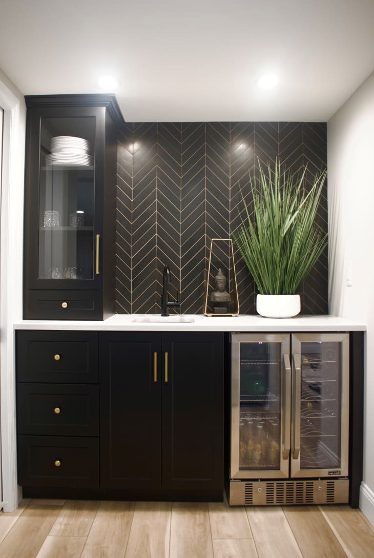 What Is a Wet Bar, and Is It Better Than a Dry Bar? | Apartment Therapy
