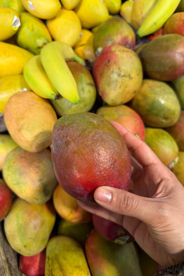 How to Pick Out the Best Mangoes Using the “Rule of Thirds” | The Kitchn