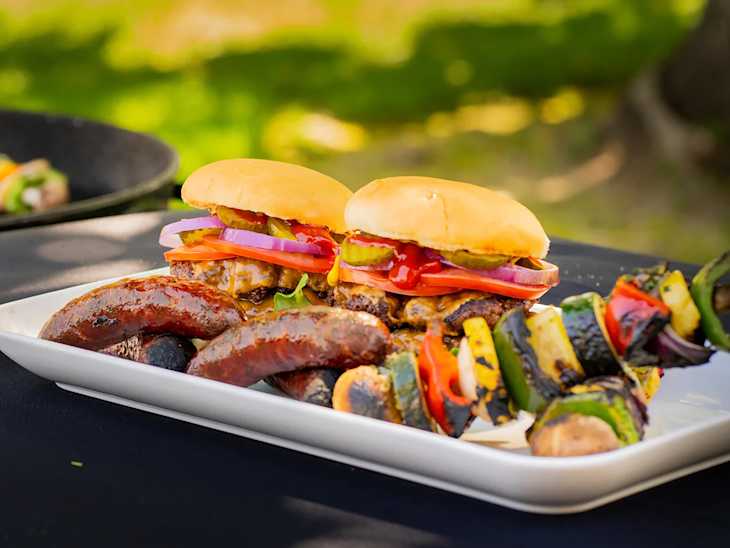 Snake River Farms “Delicious” American Wagyu Hot Dogs Are on Sale | The ...