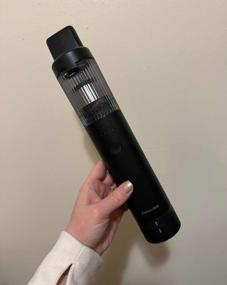 The Mini Vacuum That Makes Cleaning My Kitchen Countertops Ridiculously ...